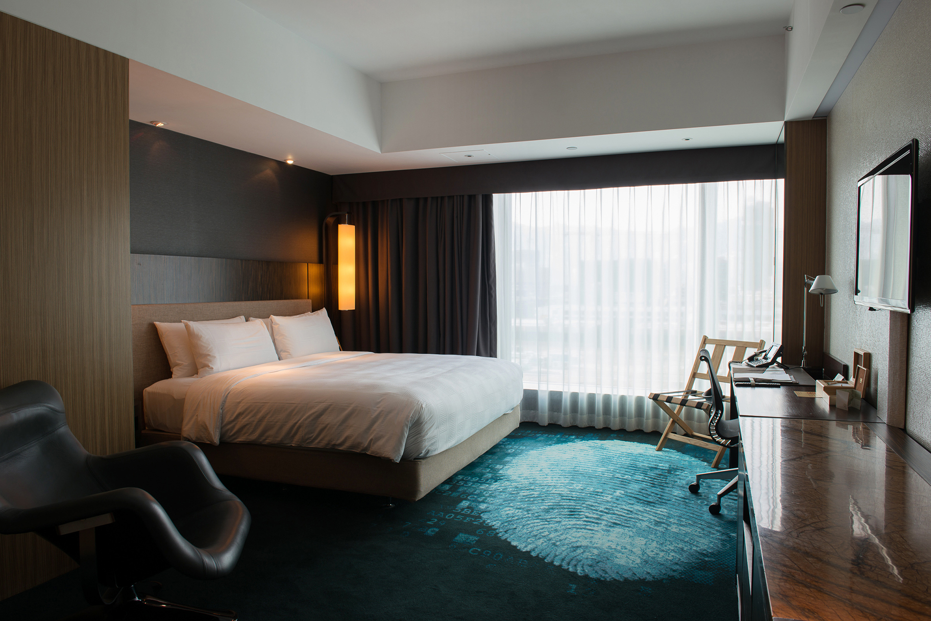 PolyU and Hotel ICON find out how hotel room of the future appeals to ...